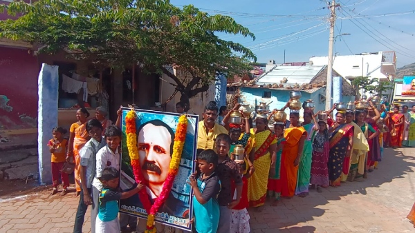 பென்னி குவிக்..தென்மாவட்ட மக்களின் குலசாமி..பொங்கல் வைத்து நன்றிக்கடன் ...