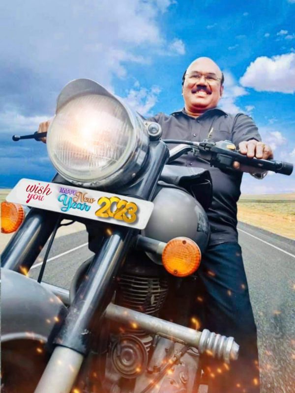 கவனீச்சிங்களா.. கமல் பாதி ரஜினி மீதி.. புல்லட்டோடு புத்தாண்டு வாழ்த்து ...