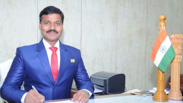 43 ஐஏஎஸ் அதிகாரிகளுக்கு பதவி உயர்வு.. தமிழக அரசு அதிரடி உத்தரவு.. இணை ...