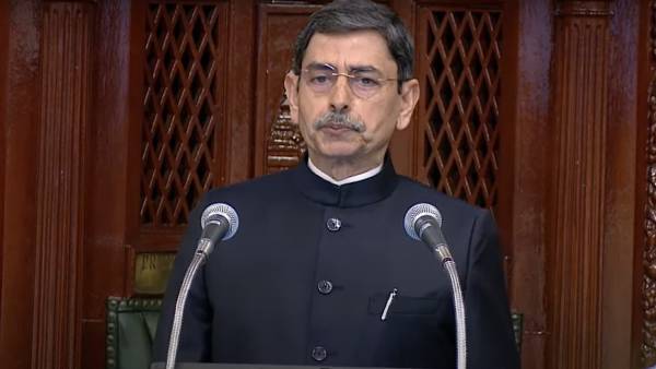 சட்டசபையில் பரபரத்த ஆளுநர் உரை.. பாதியில் வெளியேறிய ஆர்என் ரவி.. மரபு ...