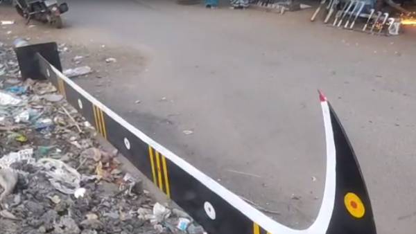 250 கிலோ எடை, 18 அடி உயரம்.. கருப்பசாமிக்காக ரெடியாகும் மெகா அரிவாள் ...