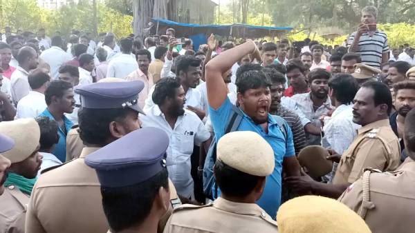 கொடியில கை வச்சிட்டாங்க.. எடப்பாடி அணியினருக்கு எதிராக திரண்டு வந்த ...