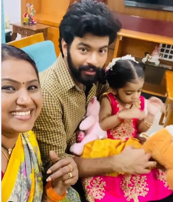 அம்மா இவங்கள பாருமா போட்டுக் கொடுத்த நிலா... பாக்கியா மற்றும் அமிர்தா ...