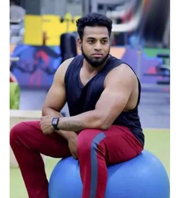 ஜிம்மில் உடற்பயிற்சி செய்யும் போதே ரத்த வாந்தி எடுத்து பயிற்சியாளர் ...