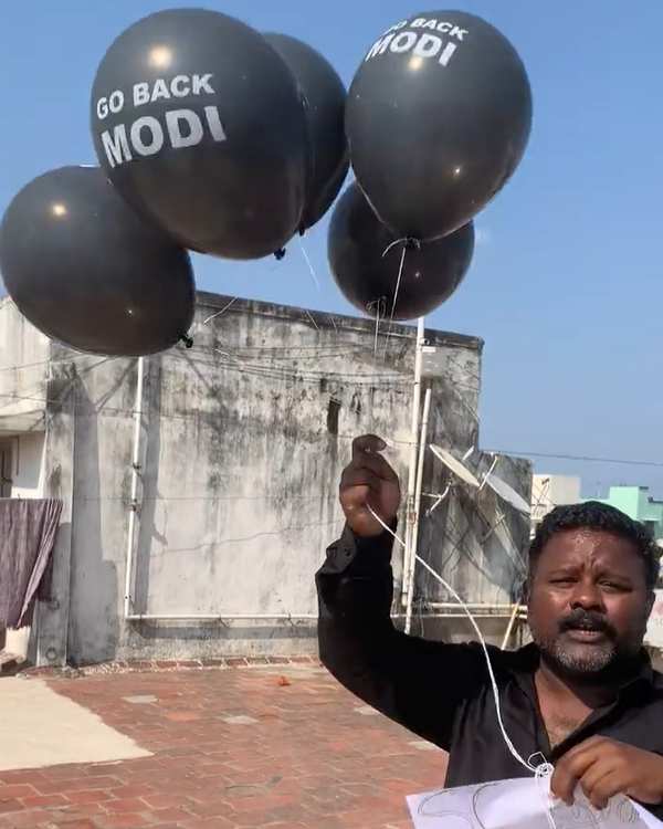 "கோ பேக் மோடி.." பிரதமருக்கு எதிராக கறுப்பு பலூன்களுடன் வீடியோ.. காங் ...