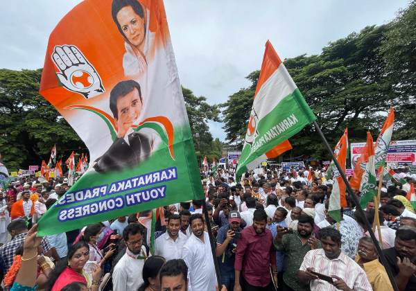 காங்கிரஸ் கட்சிக்காக கர்நாடகாவில் களமிறங்கிய திமுக எம்.எல்.ஏ ...