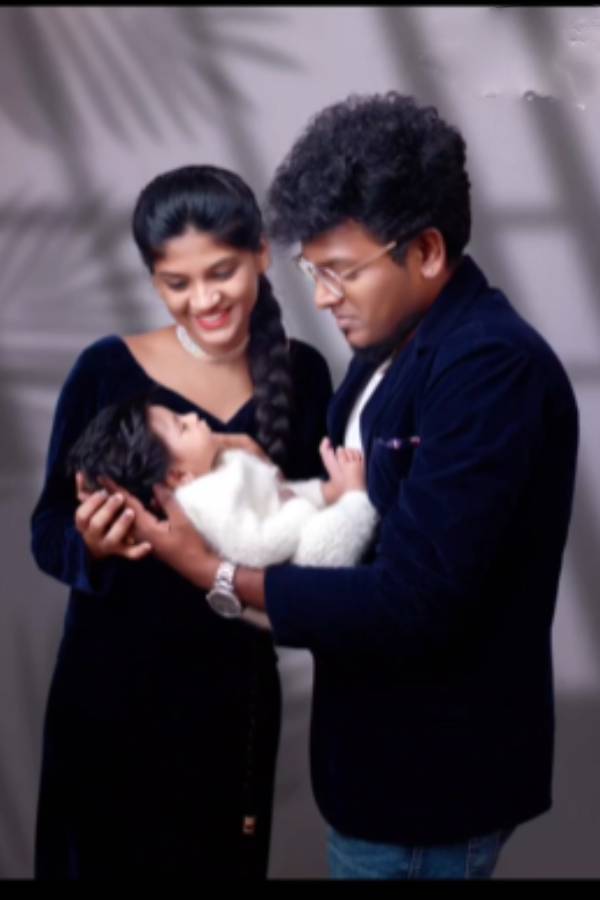 குழந்தையின் முகத்தை காட்டிய சூப்பர் சிங்கர் அஜய் கிருஷ்ணா.. கூடவே ...