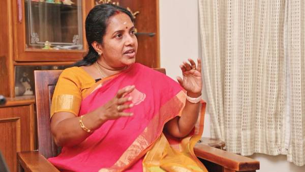 அதிமுகவை ஏன் தொங்கறீங்க...கேட்ட சி.வி. சண்முகம்..பாஜக எம்எல்ஏ வானதி ...