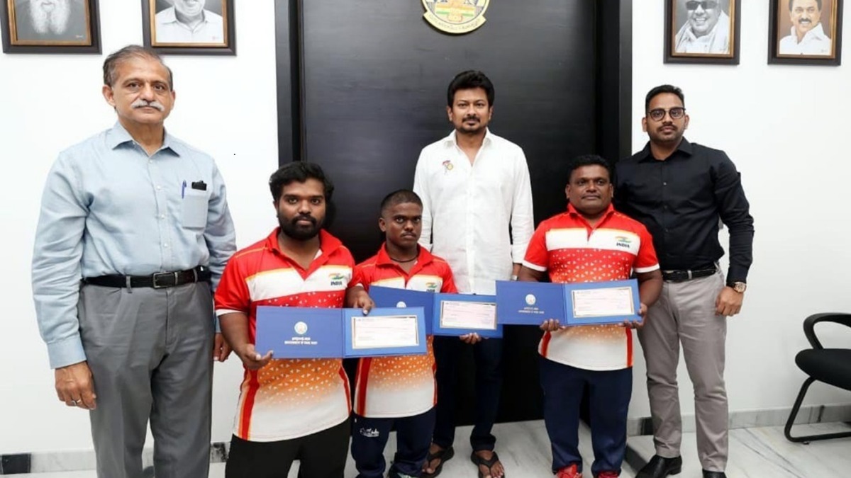 இவர்களுக்கும் விளையாட்டா.. குள்ள மனிதர்களுக்கு உதவிய உதயநிதி! ஜெர்மனி ...