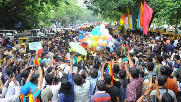 ஆட்டம்.. பாட்டம்.. LGBTQ+ மக்கள் உற்சாகம்.. சென்னையில் கோலாகலமாக ...
