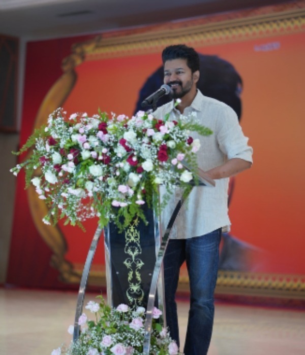 விஜயின் மனிதாபிமானத்திற்கு வாழ்த்துகள்.. ஆனால்! அனுதாபங்களையும் ...