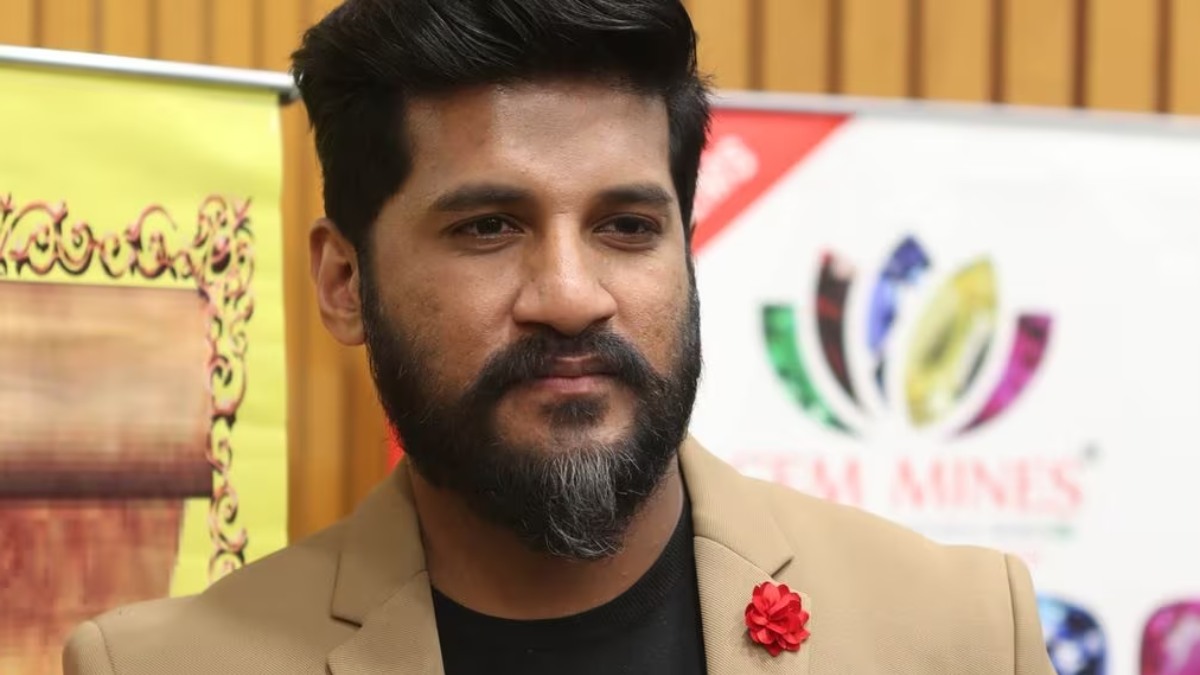 லாக்கரை உடைக்காமல் நகை எப்படி மாயமாகும்?.. ஆஜராகாத விஜய் யேசுதாஸ் ...