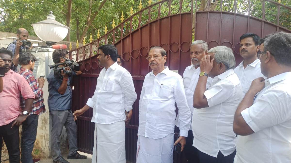 அமைச்சர் செந்தில் பாலாஜி வீட்டுக்கு நேரில் விரைந்த ஆர்.எஸ்.பாரதி.. தடுத்து நிறுத்தியதால் ...