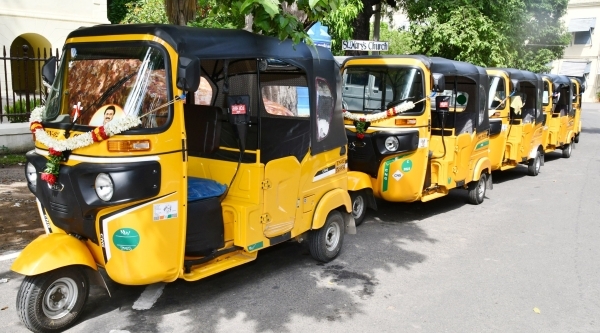 பஸ் டிரைவர் ஷர்மிளாவை விடுங்க.. 500 பெண் டிரைவர்களை பூரிக்க வைத்த ...