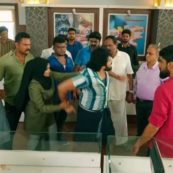 எதிர்நீச்சல் சீரியலில் “தோழர்” என்று சொல்லிக்கிட்டு இப்படி பேசலாமா..? இதை தவிர்த்து இருக்கலாமே ...