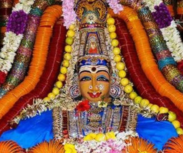 ஆடி வெள்ளி.. கோலவிழியம்மா.. முண்டக்கன்னியம்மா.. செல்வ வளம்.. மாங்கல்ய ...