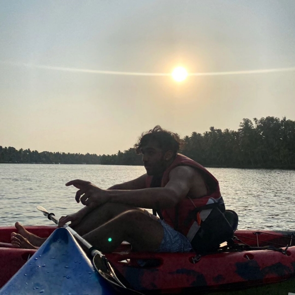 நடிகை "வனிதா” மகன் வெளியிட்ட புகைப்படம்.. "அம்மா” பற்றி ரசிகர் கேட்ட ...