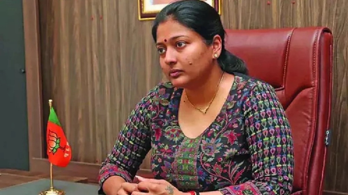 ஃபிளையிங் கிஸ் ஆபாசமா?.. பாஜக தலைவர்கள் ப்ளூ பிலிம் பார்த்தாங்களே அது ...