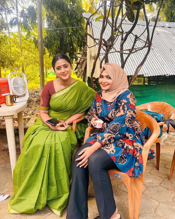 எதிர்நீச்சல்: முன்னாள் காதலனை அப்பாவோடு சந்திக்கும் ஈஸ்வரி..அதிர்ச்சியில் குணசேகரன்..திடீர் ...