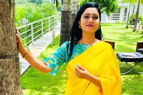 யானை மிதித்து சாக கிடந்தேன், அப்ப கூட மார்பை பிடித்து சந்தோஷப்பட்டாங்க- நடிகை சந்தியா கண்ணீர் ...