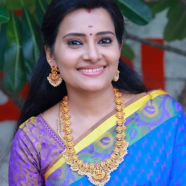 சன் டிவி சீரியல் நடிகைகளின் ஒரு நாள் சம்பளம்.. யாருக்கு அதிகம்? இதை ...