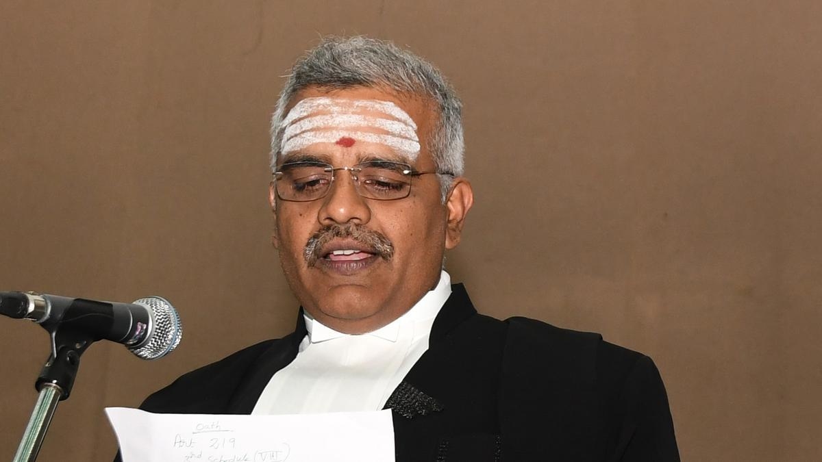 அமைச்சர்கள் வழக்கை விசாரித்த ஹைகோர்ட் நீதிபதி ஆனந்த் வெங்கடேஷ் மதுரை ...