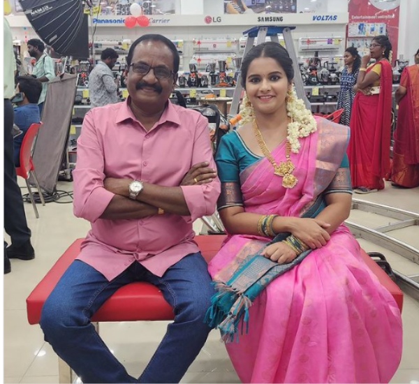 மறைந்தார் ஆதி குணசேகரன்.. வருத்தங்களை பகிரும் எதிர்நீச்சல் குடும்பம் ...