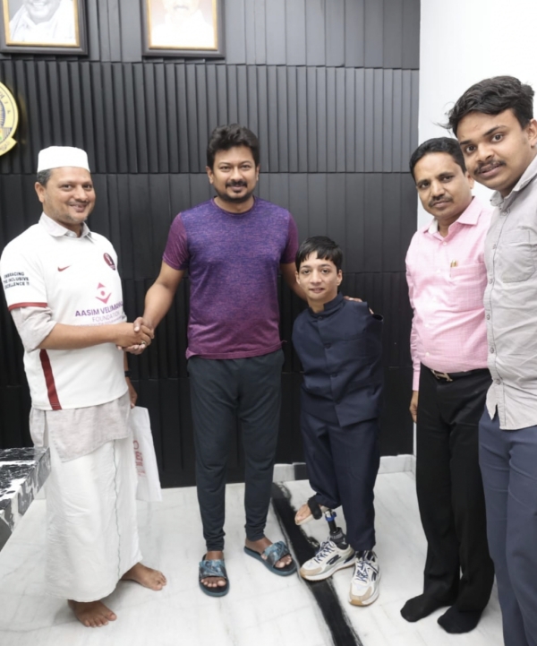 உதயநிதியை சந்தித்த அசீம் வெளிமன்னா! மாற்றுத்திறனாளி குழந்தைகளின் ...