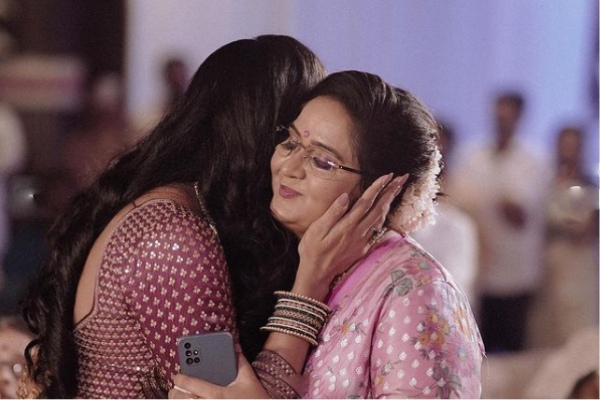 என்னை அதிர்ஷ்டசாலி என்று சொல்ல முடியாது.. மகள் நிச்சயதார்த்தம் ...