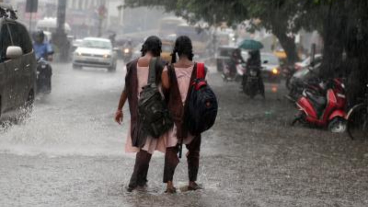 வெளுத்து வாங்கும் மழை! சென்னையில் பள்ளிகளுக்கு மட்டும் நாளை விடுமுறை.. மாவட்ட ஆட்சியர் அறிவிப்பு ...