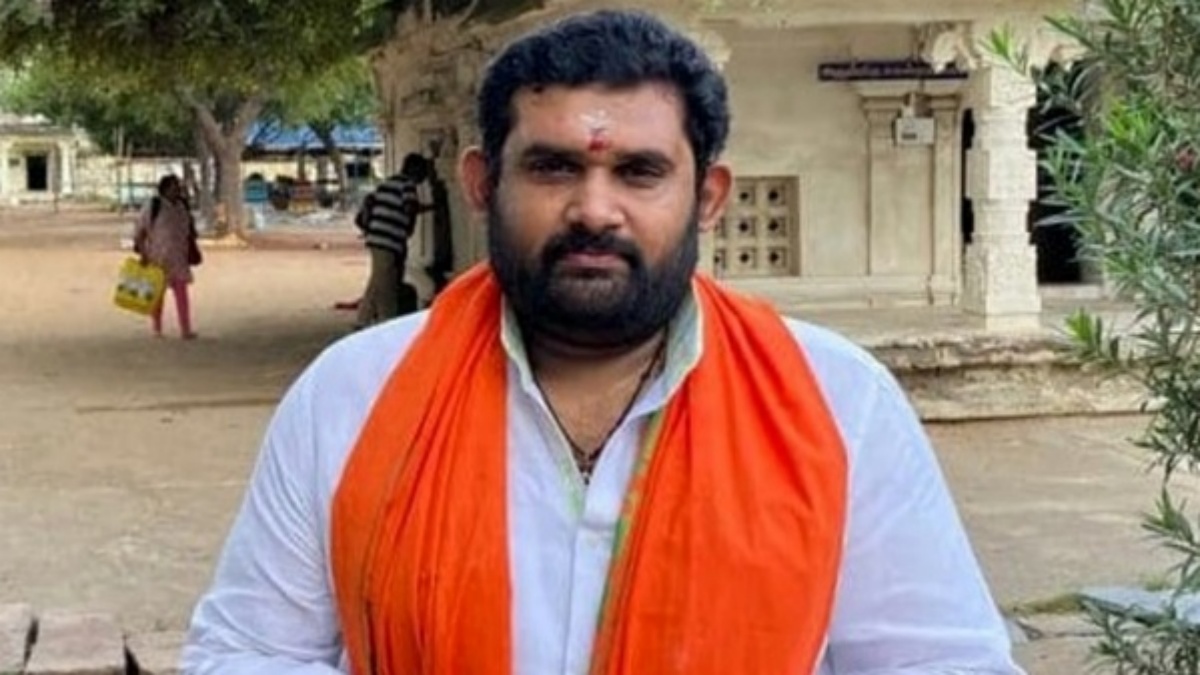 காக்காதான் உட்காரும்.. கொடி வைக்க கூடாது.. ஒருவழியாக ஜாமீன் பெற்ற அமர் ...