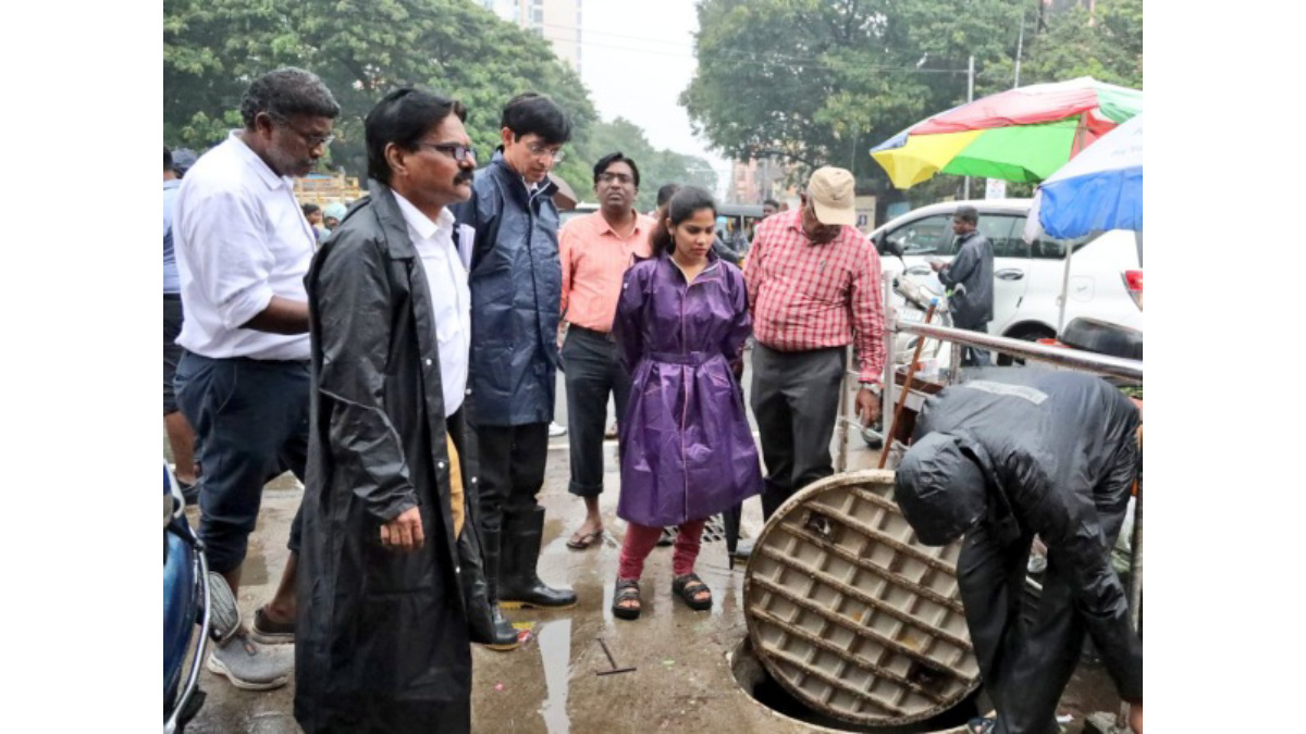 ரெயின் கோட்டோடு.. இரவு முழுக்க.. கனமழையில் ரெய்டு விட்ட மேயர் ப்ரியா ...