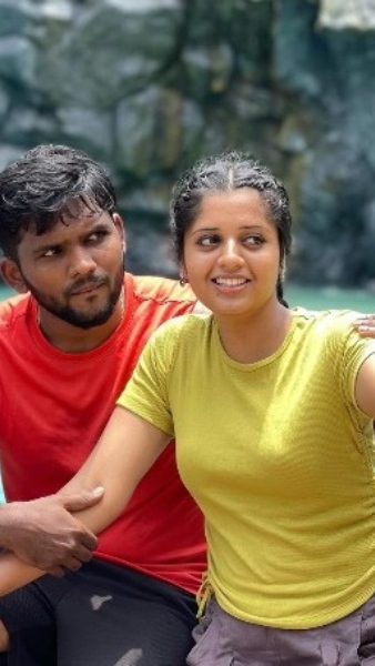 9 வருஷம் ஆகிட்டு.. எதிர்நீச்சல் ஆதிரை கணவரோடு புகைப்படத்தை வெளியிட்டு ...