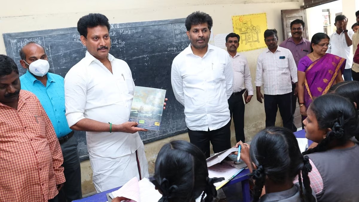 +2 பொதுத்தேர்வு.. பயமோ.. பதற்றமோ வேண்டாம்.. மாணவர்களுக்கு அன்பில் மகேஷ் சொன்ன அட்வைஸ் | School ...