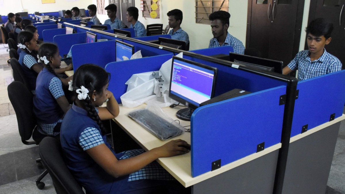 6992 அரசு நடுநிலைப் பள்ளிகளில் கணினி ஆய்வகம் +பயிற்றுநர்கள்! தமிழக ...